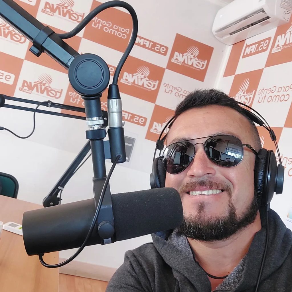 Calentando Motores – Tenina FM